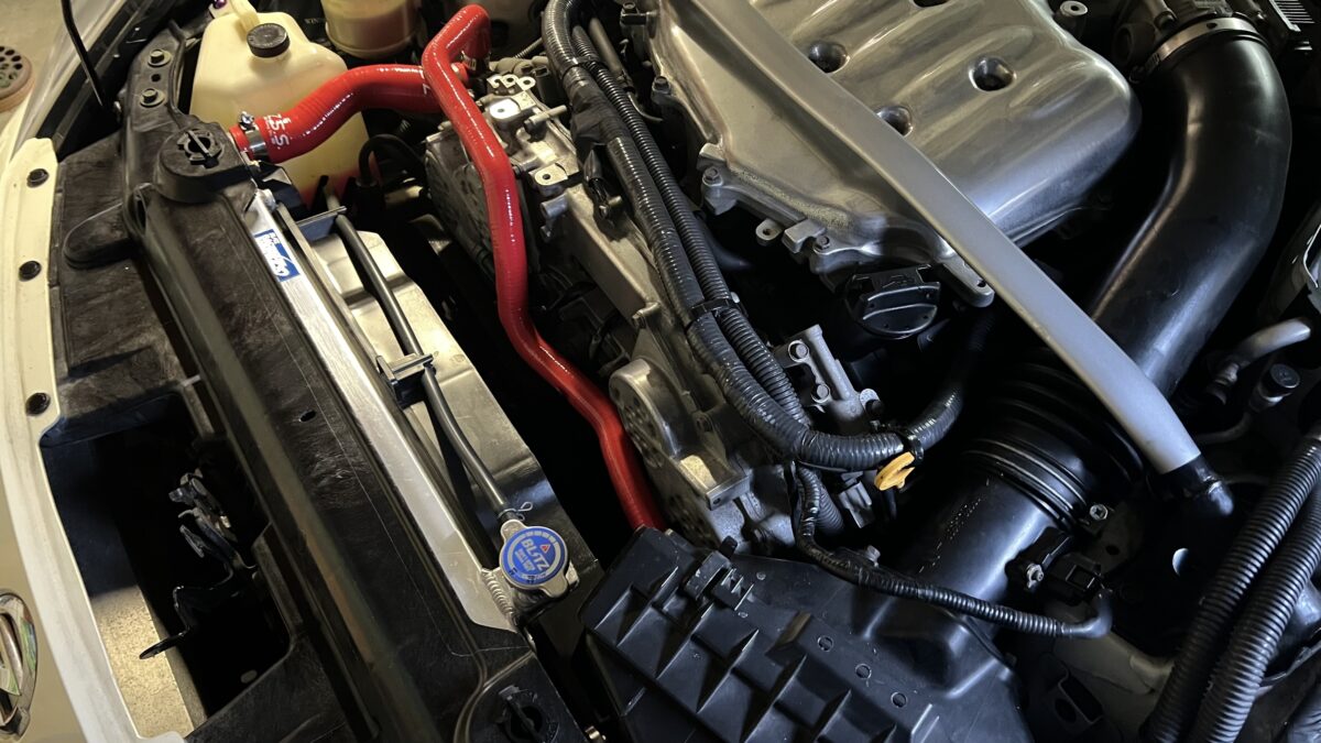 【フェアレディZ33】BLITZ アルミレーシングラジエターTypeZS取り付け！【冷却水エア抜き】 | t-style