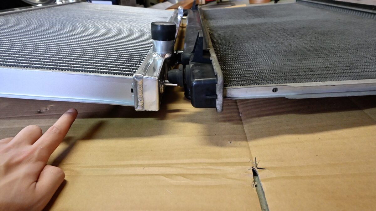 【フェアレディZ33】BLITZ アルミレーシングラジエターTypeZS取り付け！【冷却水エア抜き】 | t-style